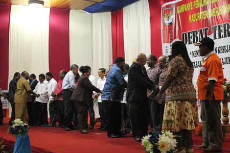 KPU Nabire Gelar Debat Terbuka Perdana Kandidat Pasangan Calon Bupati ...